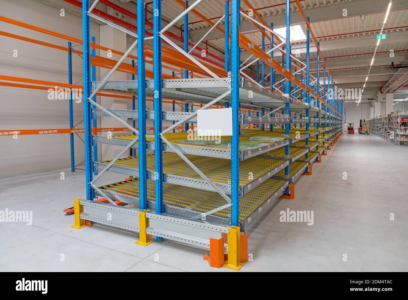 Gravity Flow Rack Shelving in Distribution Warehouse Stock Photo - Alamy