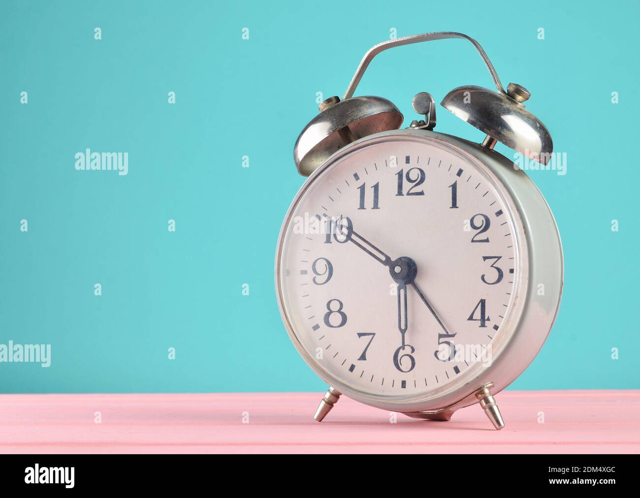 Retro alarm clock on a pastel background, copy space Stock Photo - Alamy