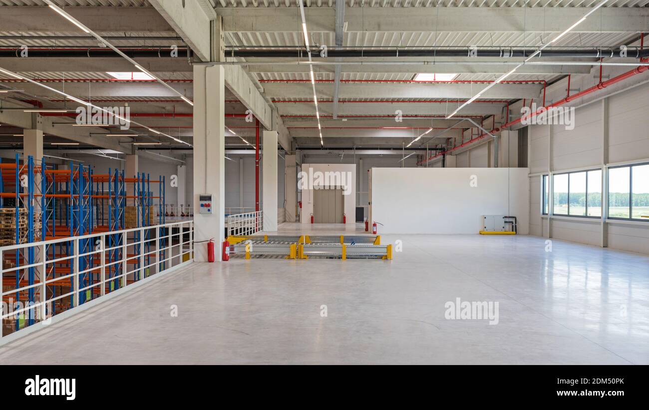 Empty Floor Space in Distribution Warehouse Interior Stock Photo - Alamy