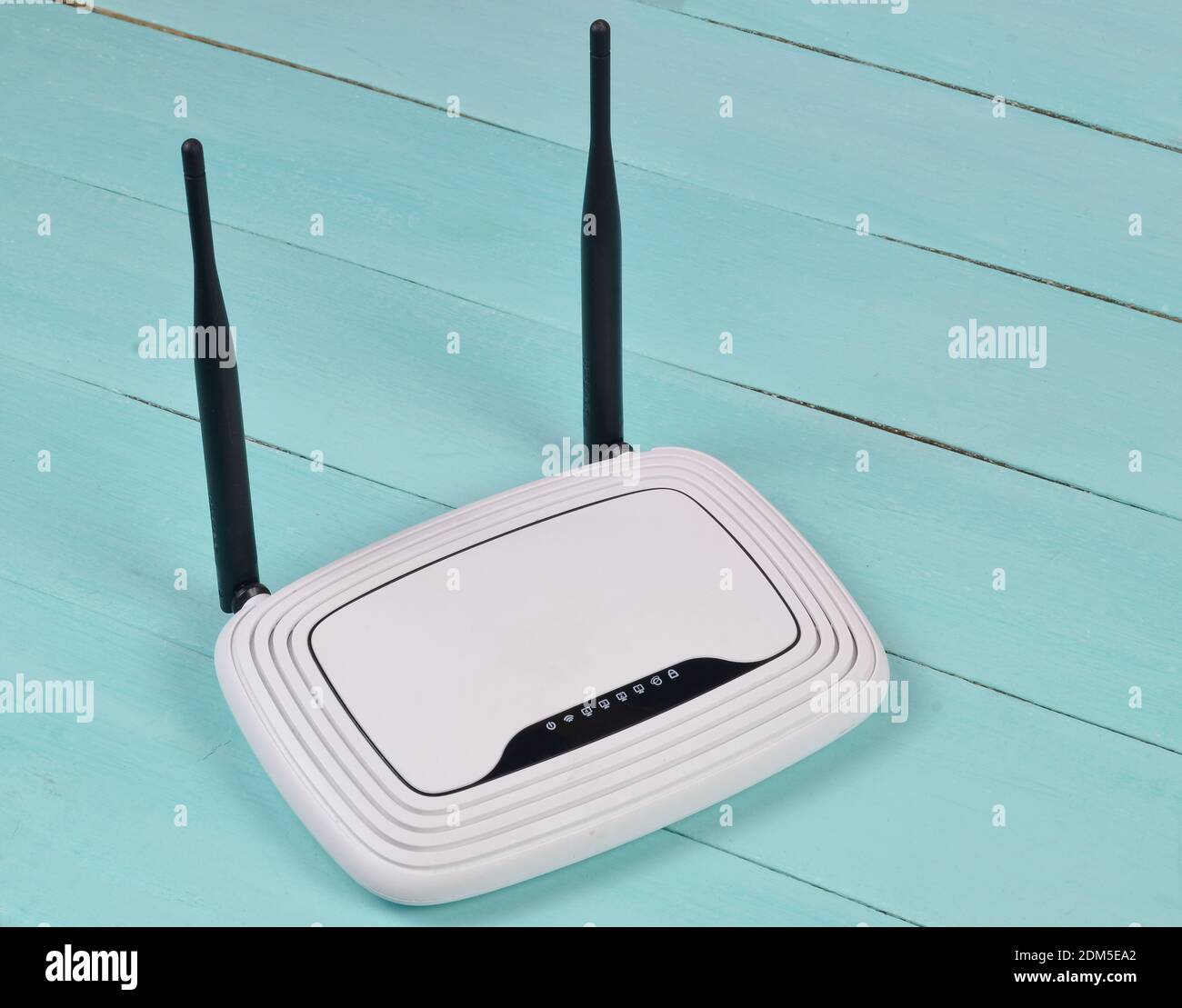 Wifi router table hi-res stock photography and images - Alamy