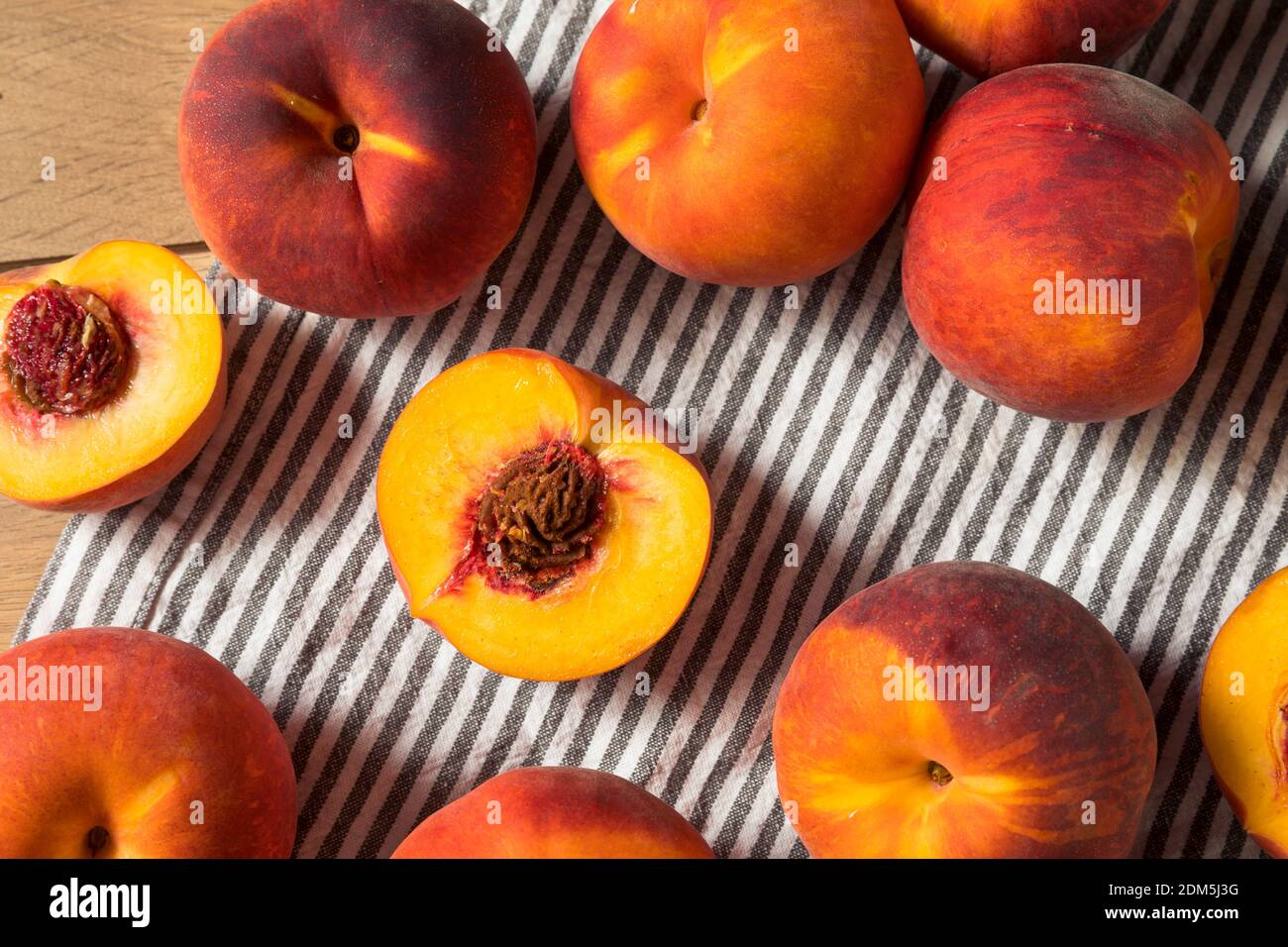 Peach peaches slice half hi-res stock photography and images - Alamy