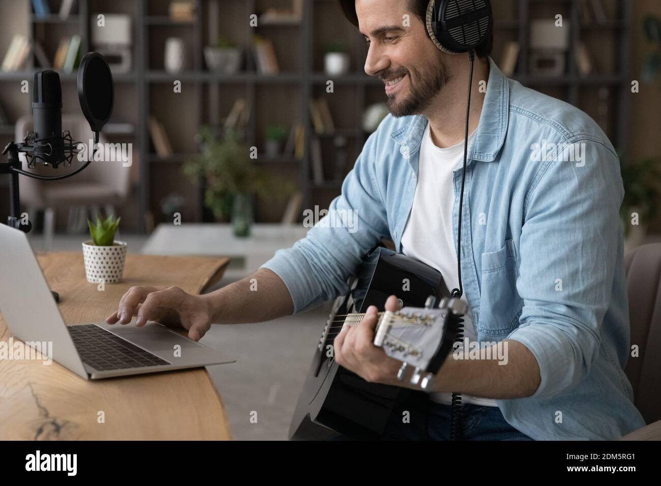 Video record lesson hi-res stock photography and images - Alamy