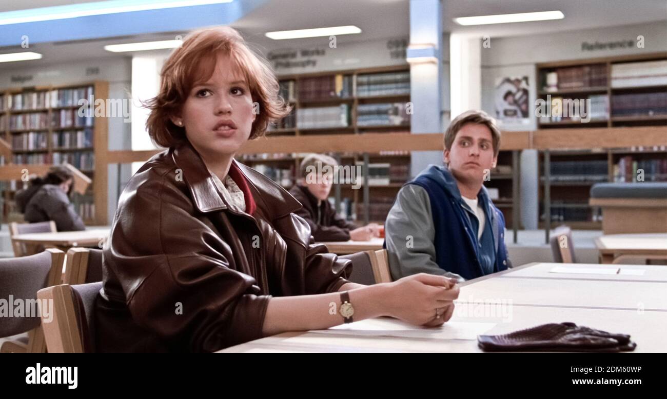 USA. Molly Ringwald and Emilio Estevez in a scene from the ©Universal ...