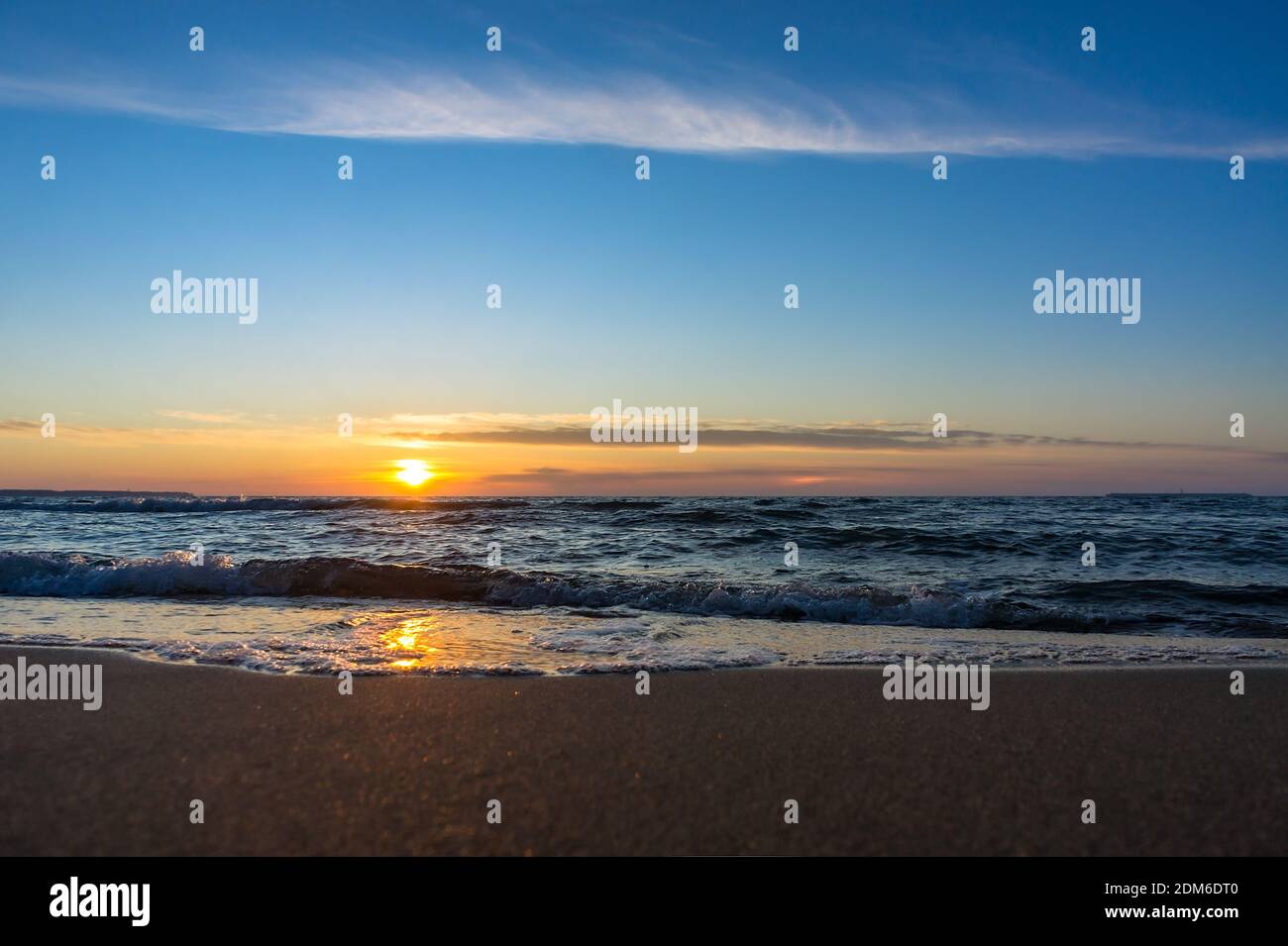 the sun sets over the horizon on the sea, sunrise on the sea, sunset on ...