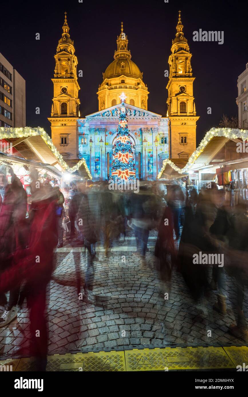 Budapest st stephens square christmas hi-res stock photography and ...