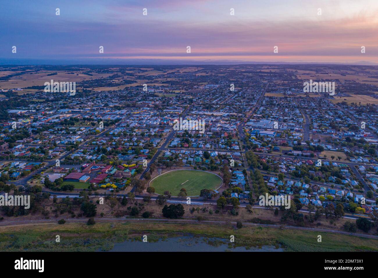 Australian outback sunset building hi-res stock photography and images ...
