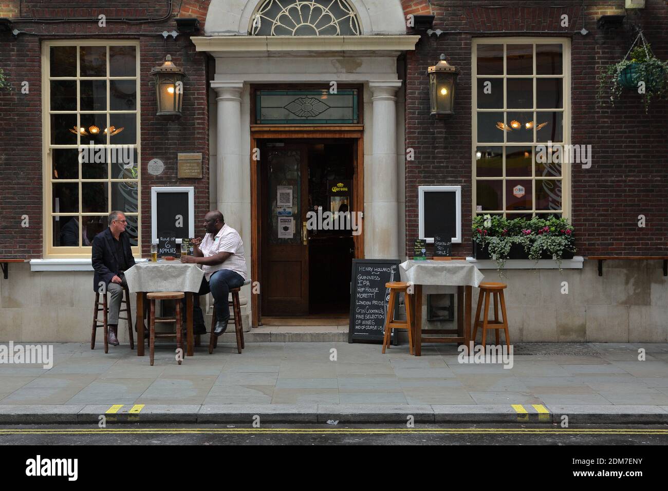 Two men sitting in a pub hi-res stock photography and images - Alamy