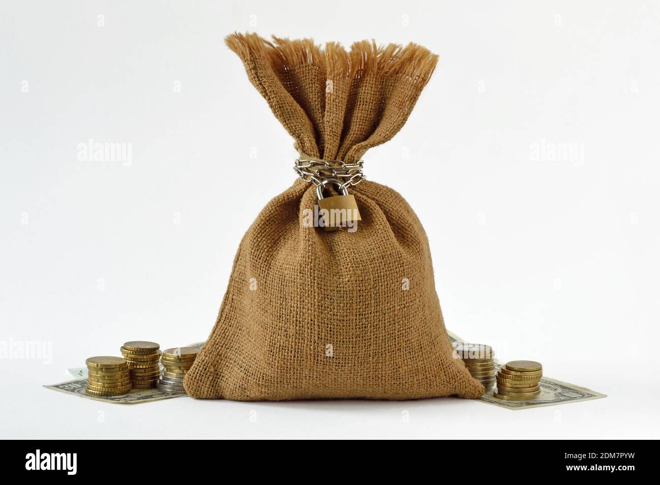Money out paper bag hi-res stock photography and images - Alamy