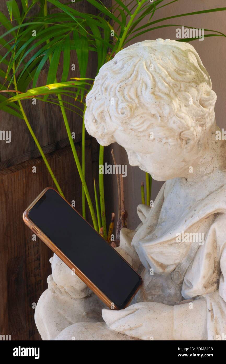 Child looking puzzled hi-res stock photography and images - Alamy