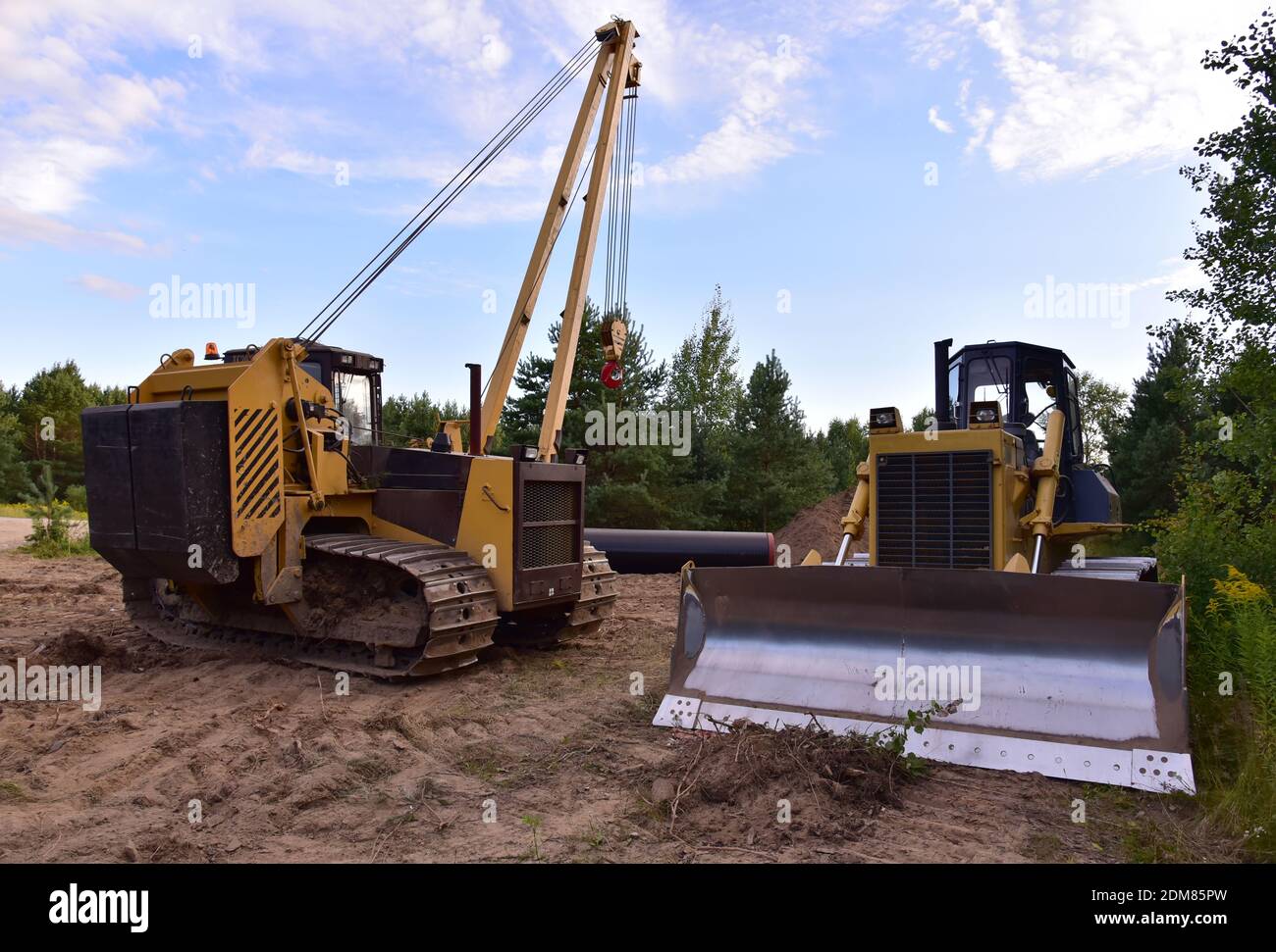 Dozer and Pipelayer with side boom o Installation of gas and crude oil ...
