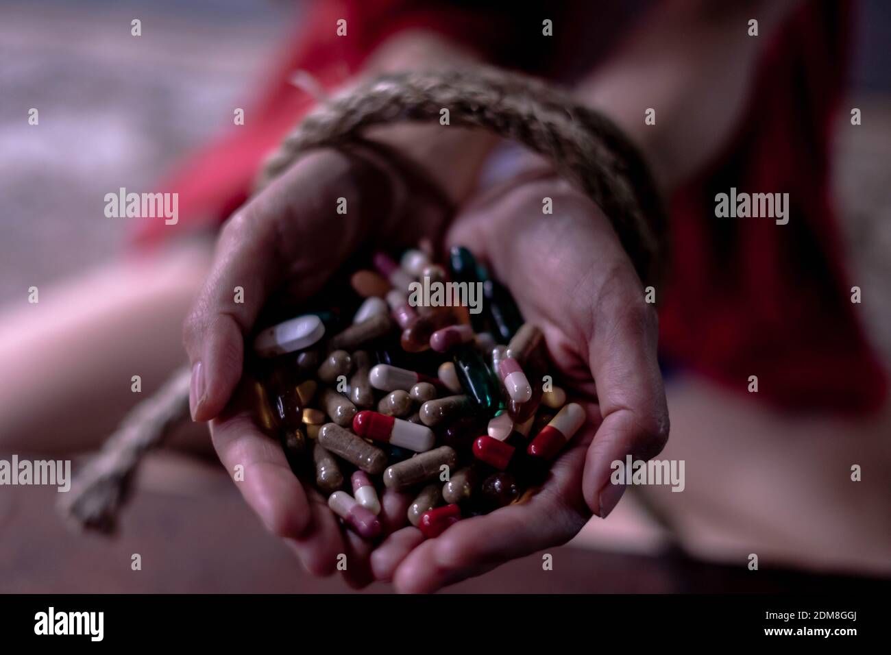 Women hands tied rope hi-res stock photography and images - Alamy