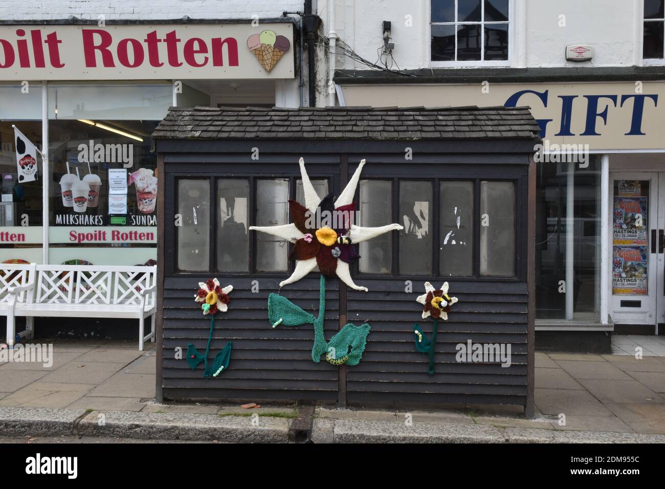 Bus stop shelter art hi-res stock photography and images - Alamy