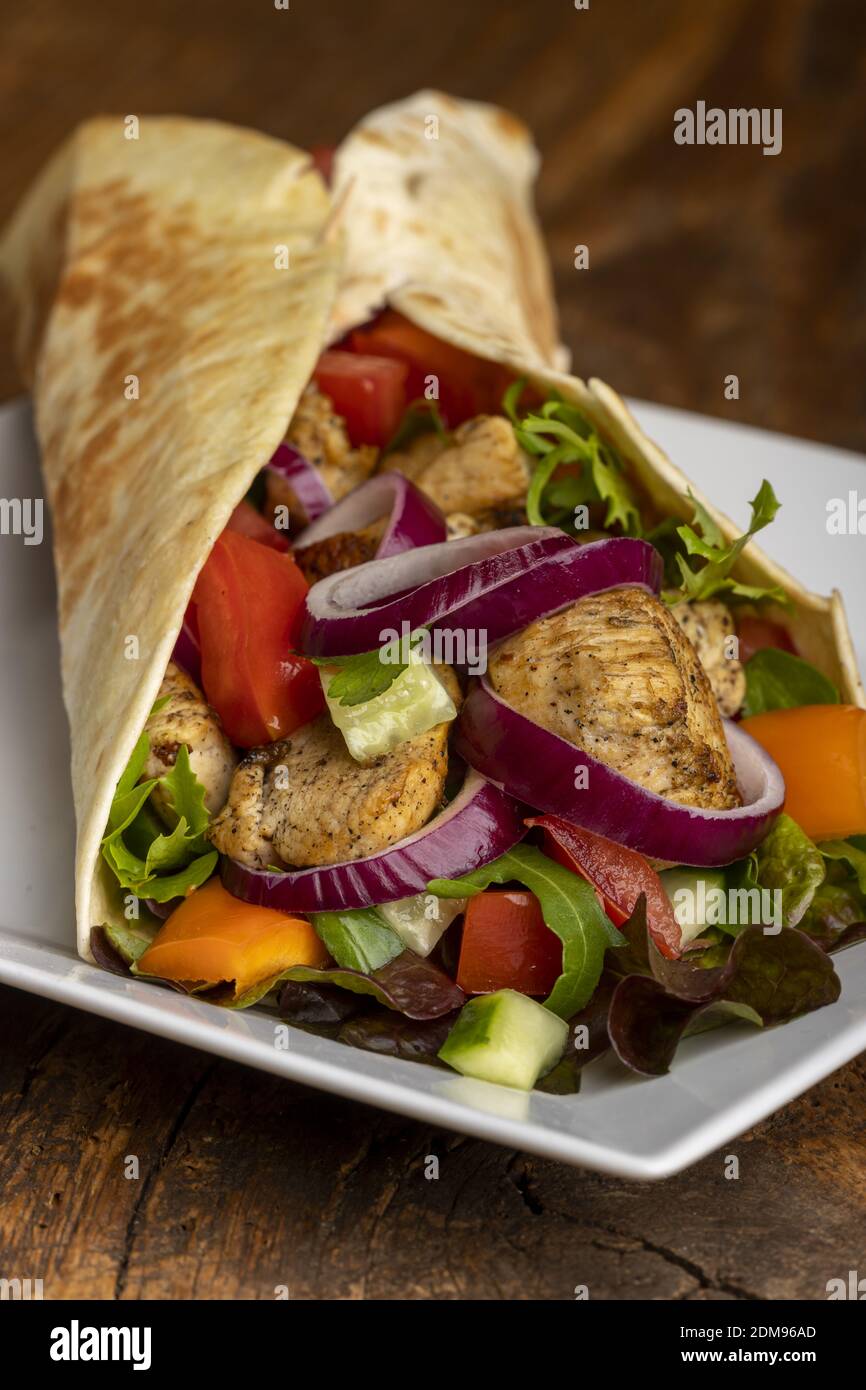 Durum sandwich auf holz hi-res stock photography and images - Alamy