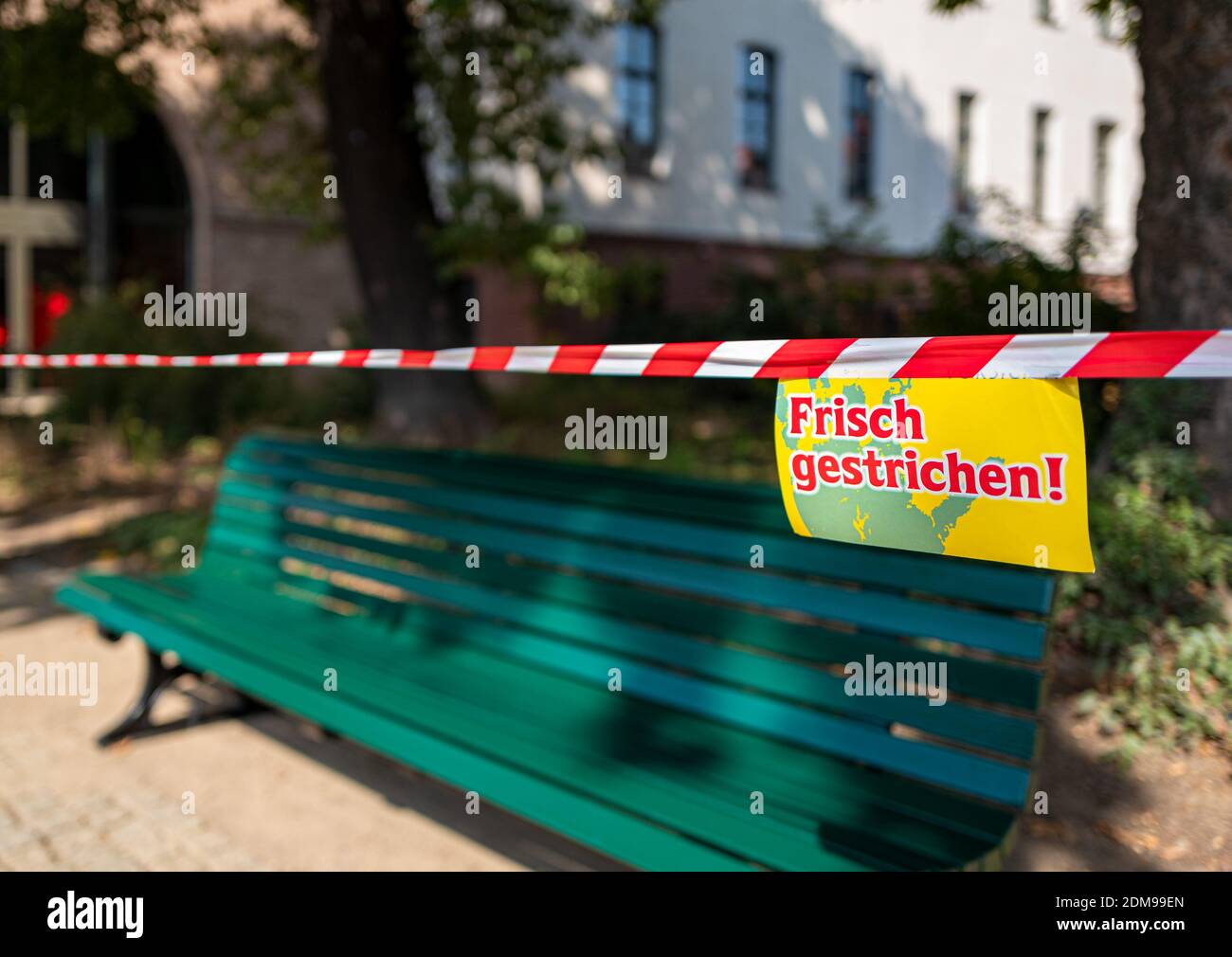 Vorsicht! frisch gestrichen hi-res stock photography and images - Alamy