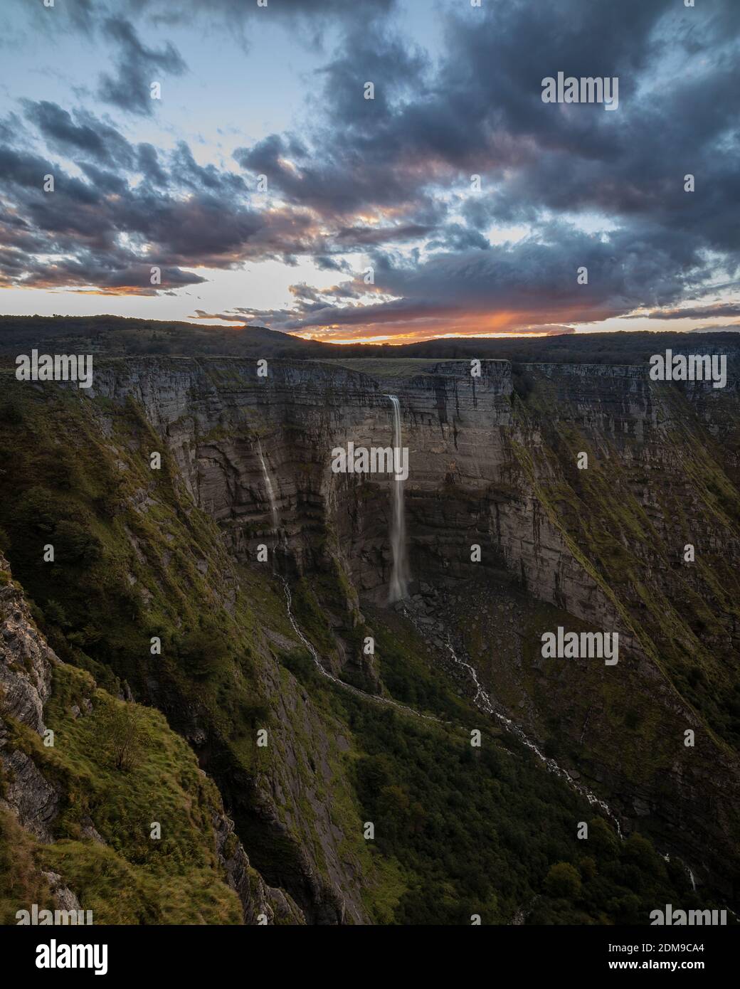 Nervión waterfall hi-res stock photography and images - Alamy