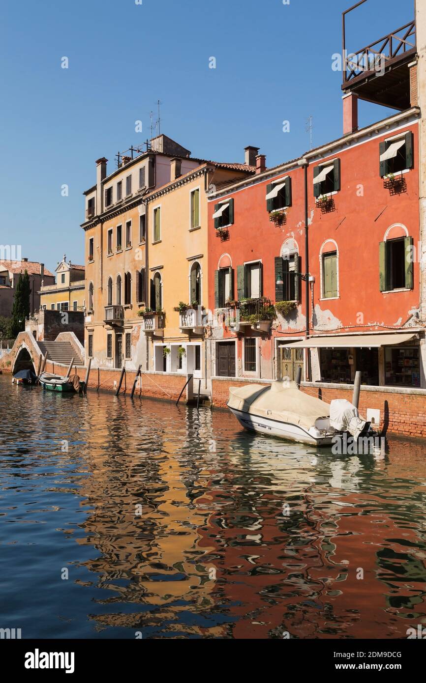 Venetian windows and balconies of venice hi-res stock photography and ...