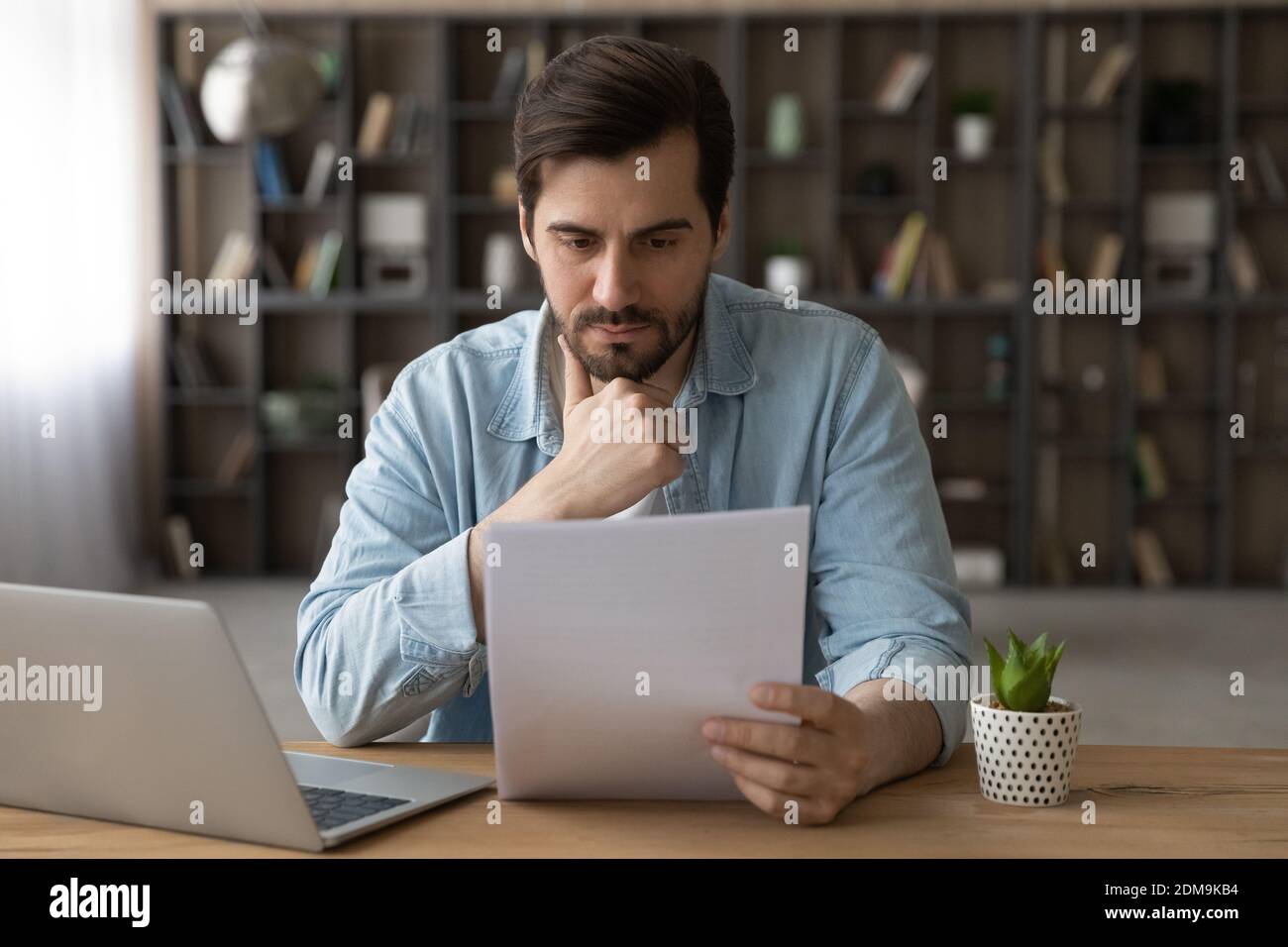 Finance home bank paperwork hi-res stock photography and images - Alamy