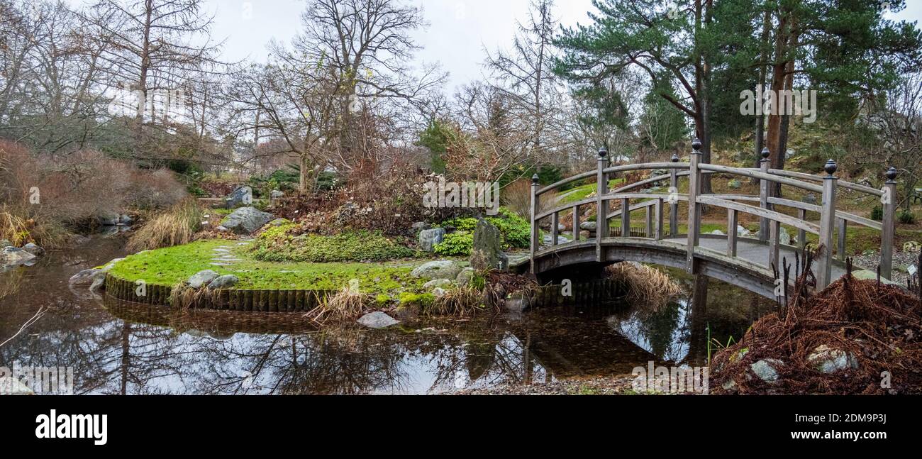 Bridge Small Pond Garden High Resolution Stock Photography and Images ...
