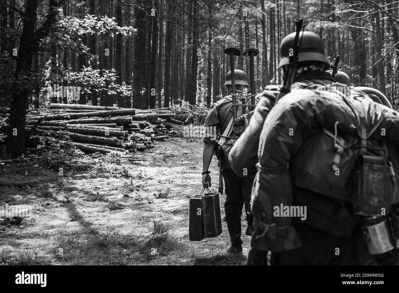 Soldiers helmet forest hi-res stock photography and images - Alamy