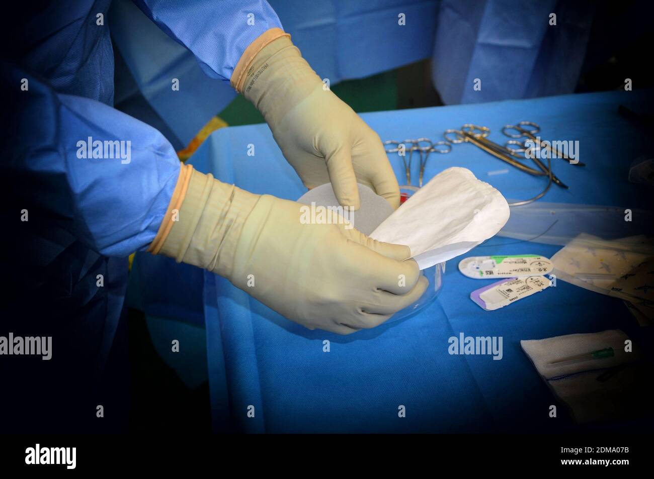Hospital operations medical doctors Stock Photo - Alamy