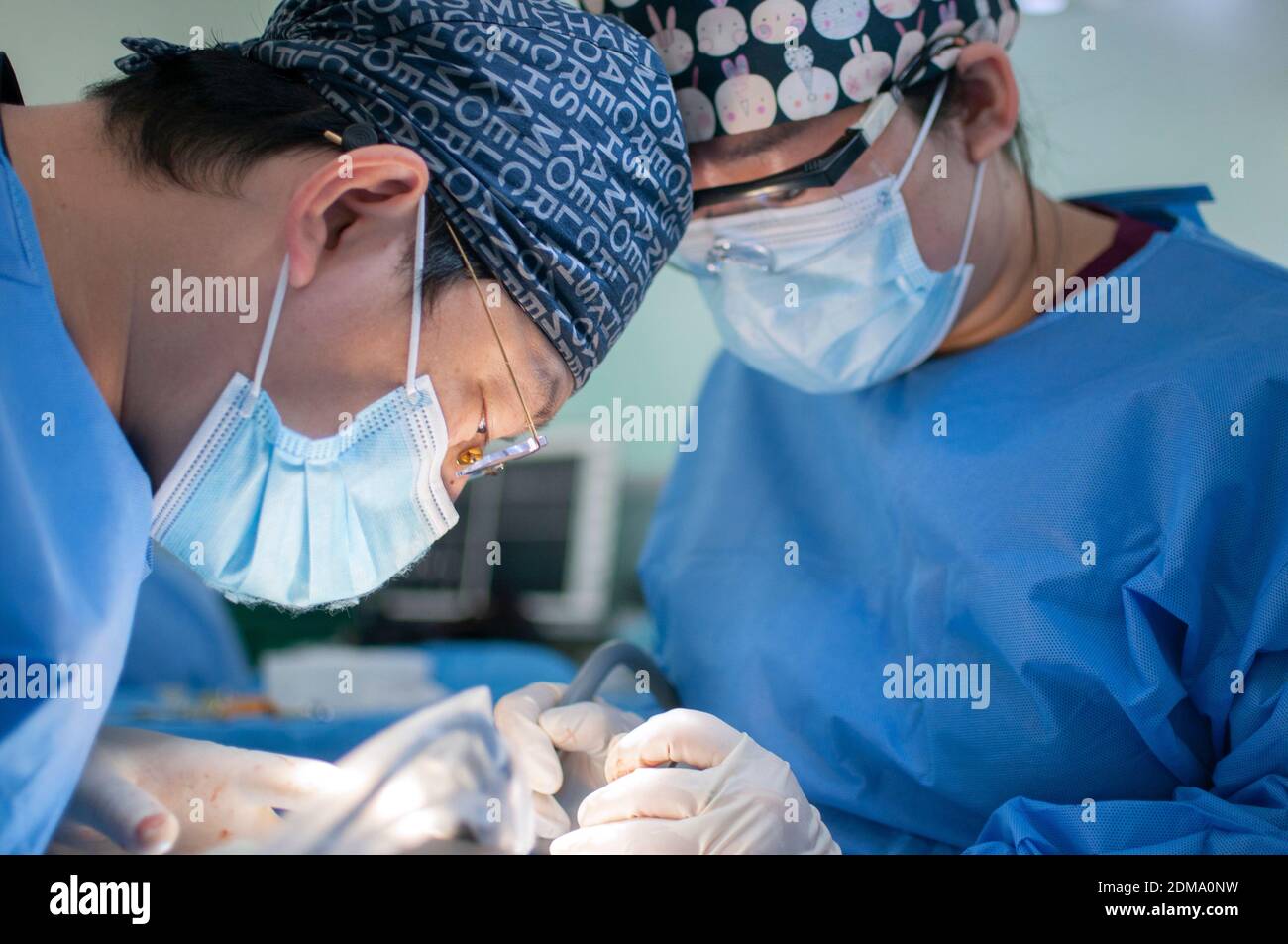 Hospital operations medical doctors Stock Photo - Alamy