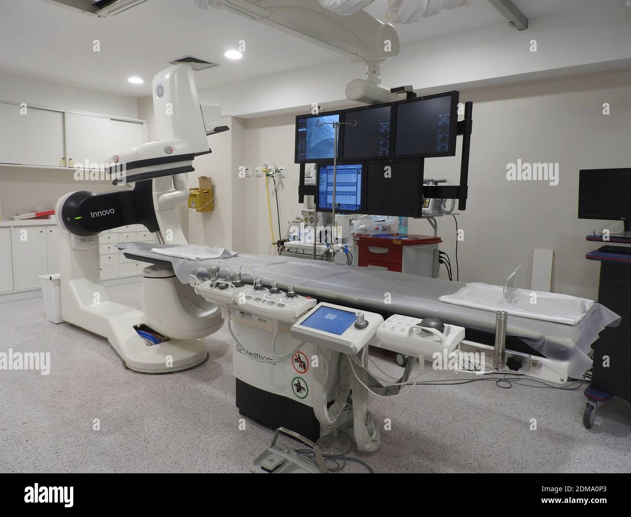 Hospital operations medical doctors Stock Photo - Alamy