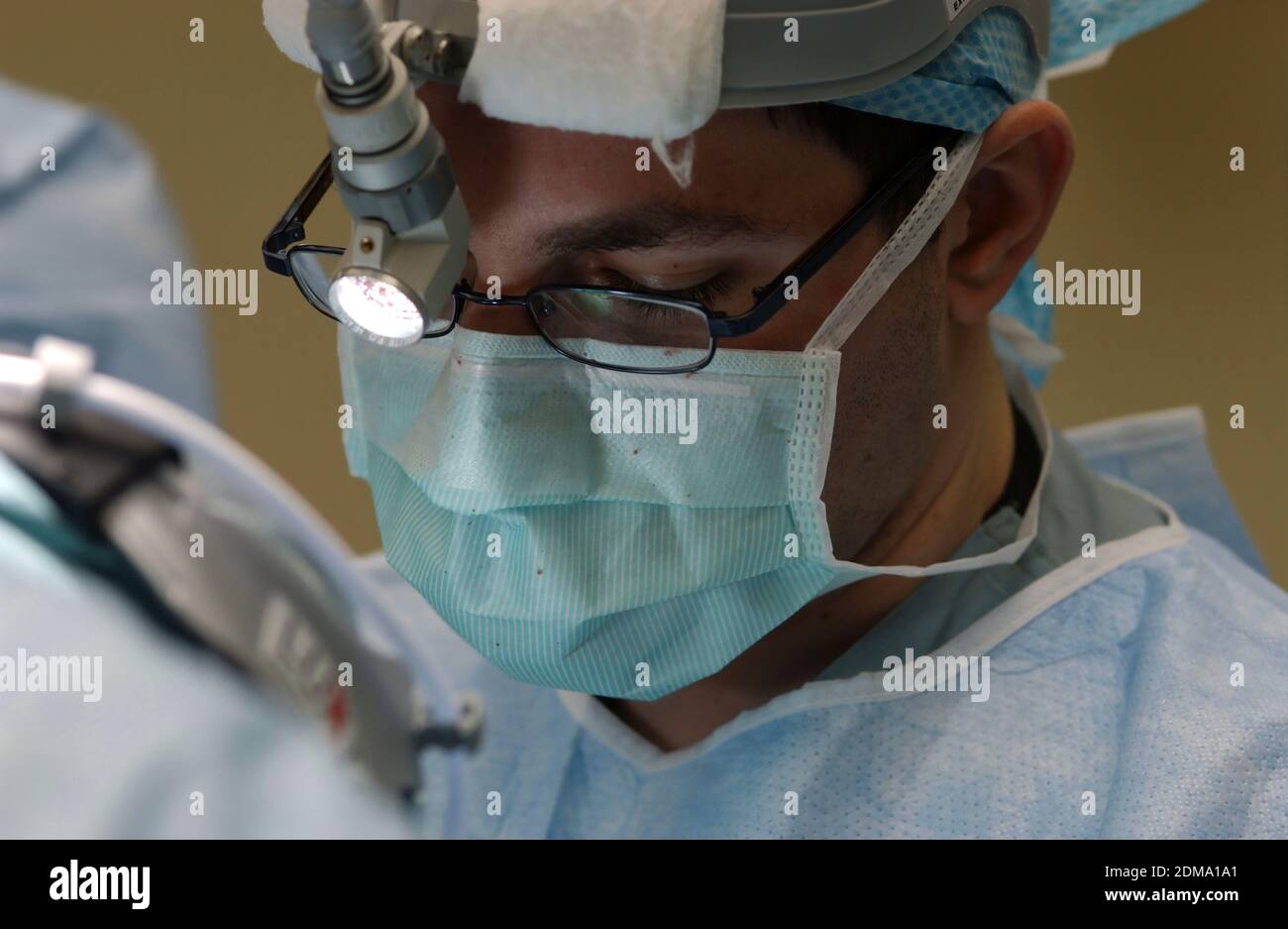 Hospital operations medical doctors Stock Photo - Alamy