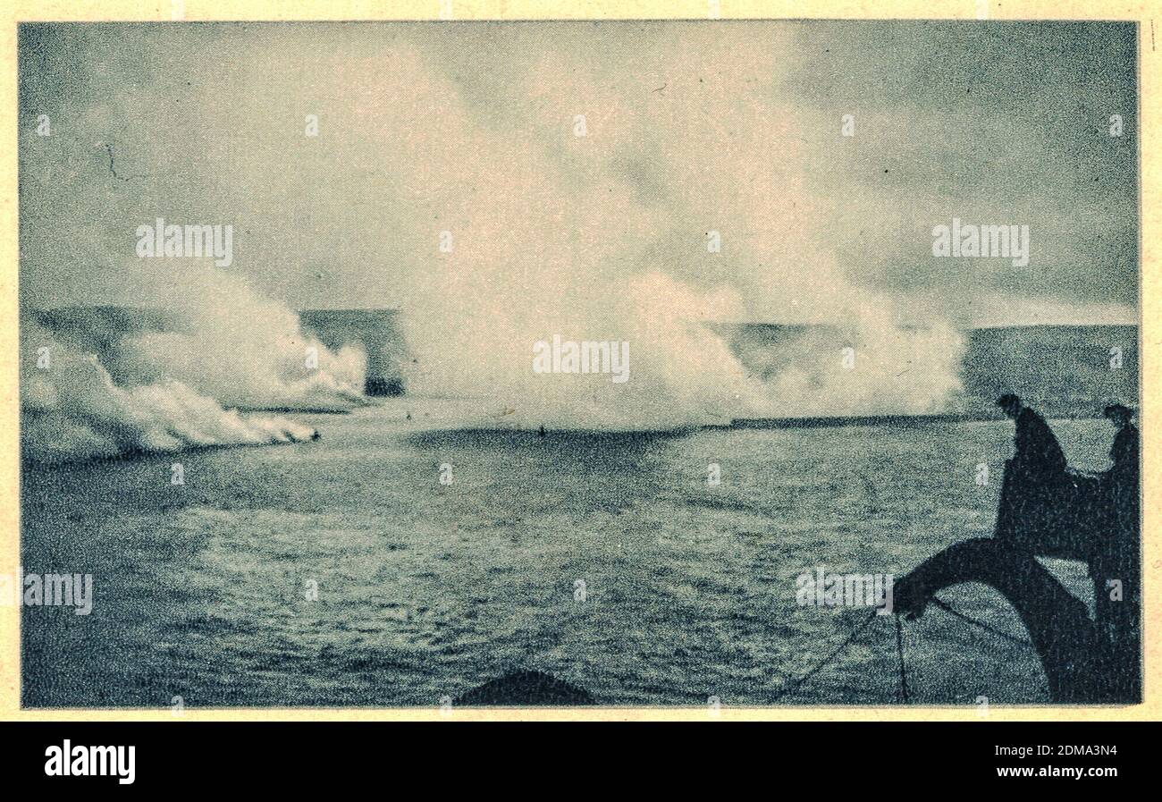 UNITED STATES OF AMERICA - CIRCA 1942. American troops preparing to ...