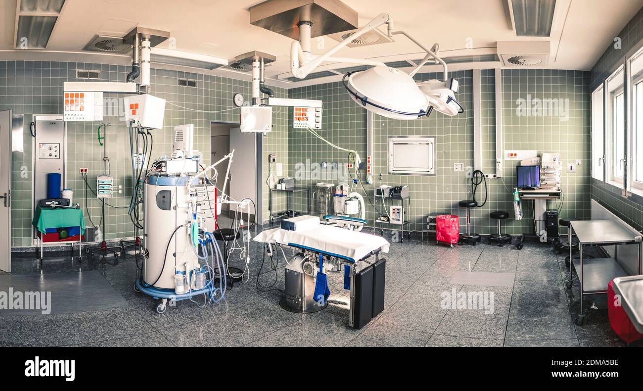 Hospital operations medical doctors Stock Photo - Alamy