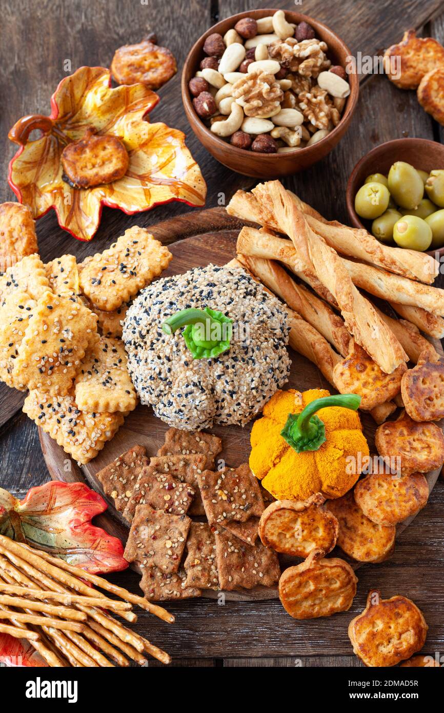 Cheese Platter With Crackers Stock Photo - Alamy