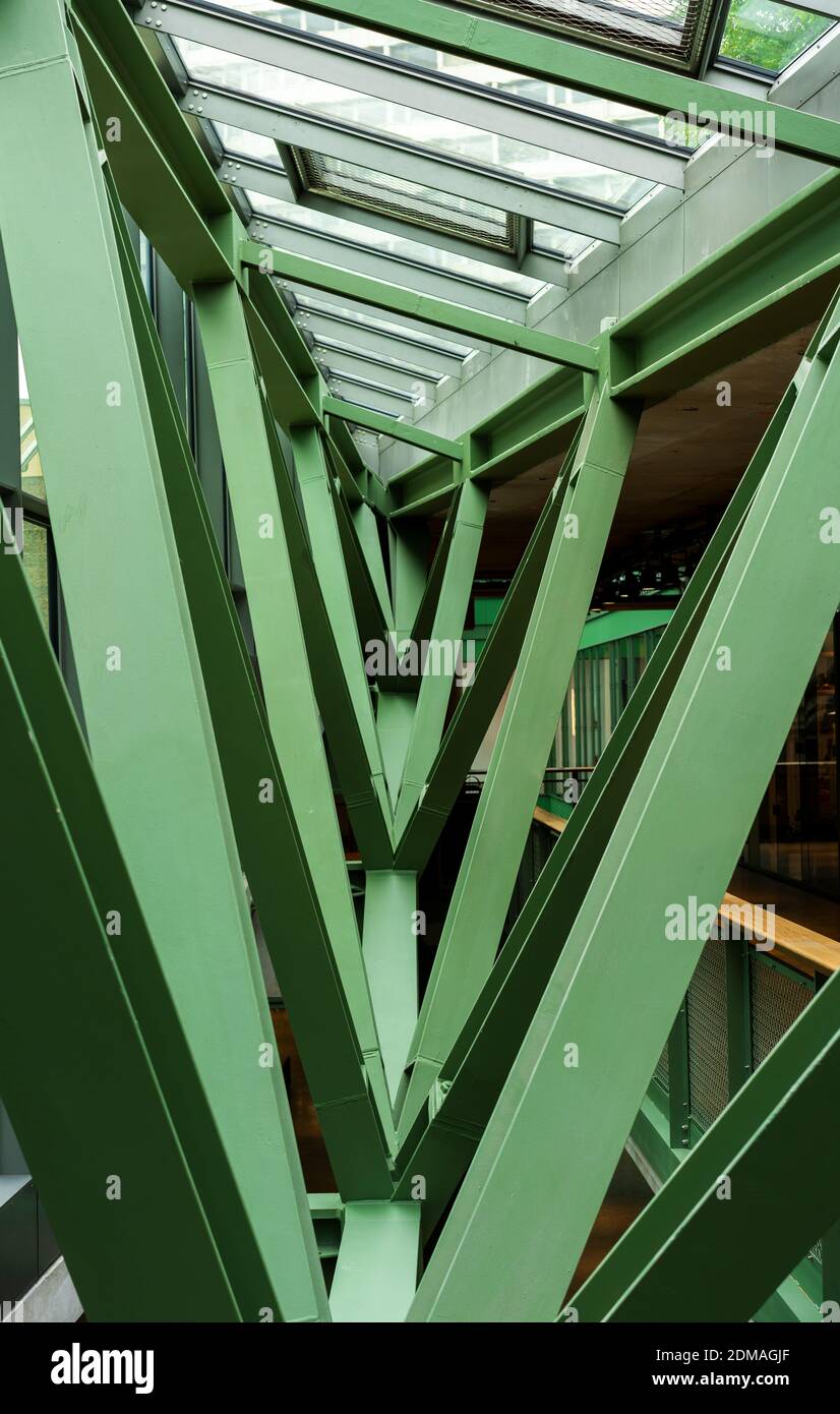 Steel Supports On A Roof Structure Stock Photo - Alamy