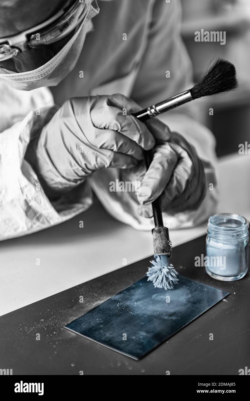 Forensic brush hi-res stock photography and images - Alamy