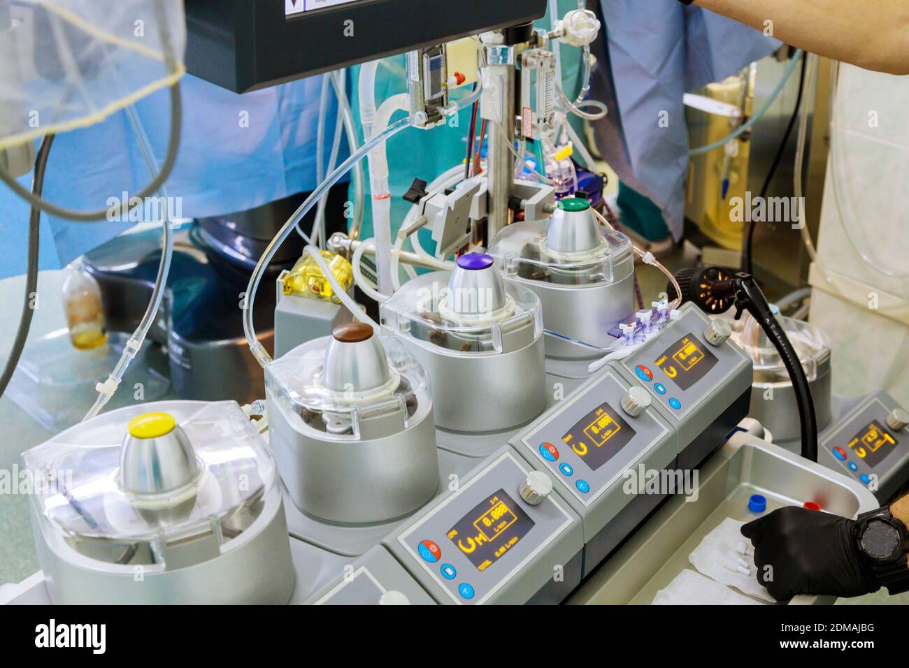 Ecmo hi-res stock photography and images - Alamy
