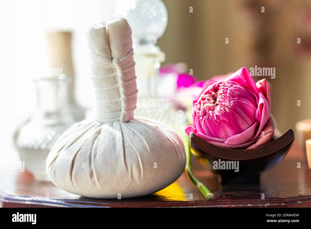 Compressing balls hi-res stock photography and images - Alamy