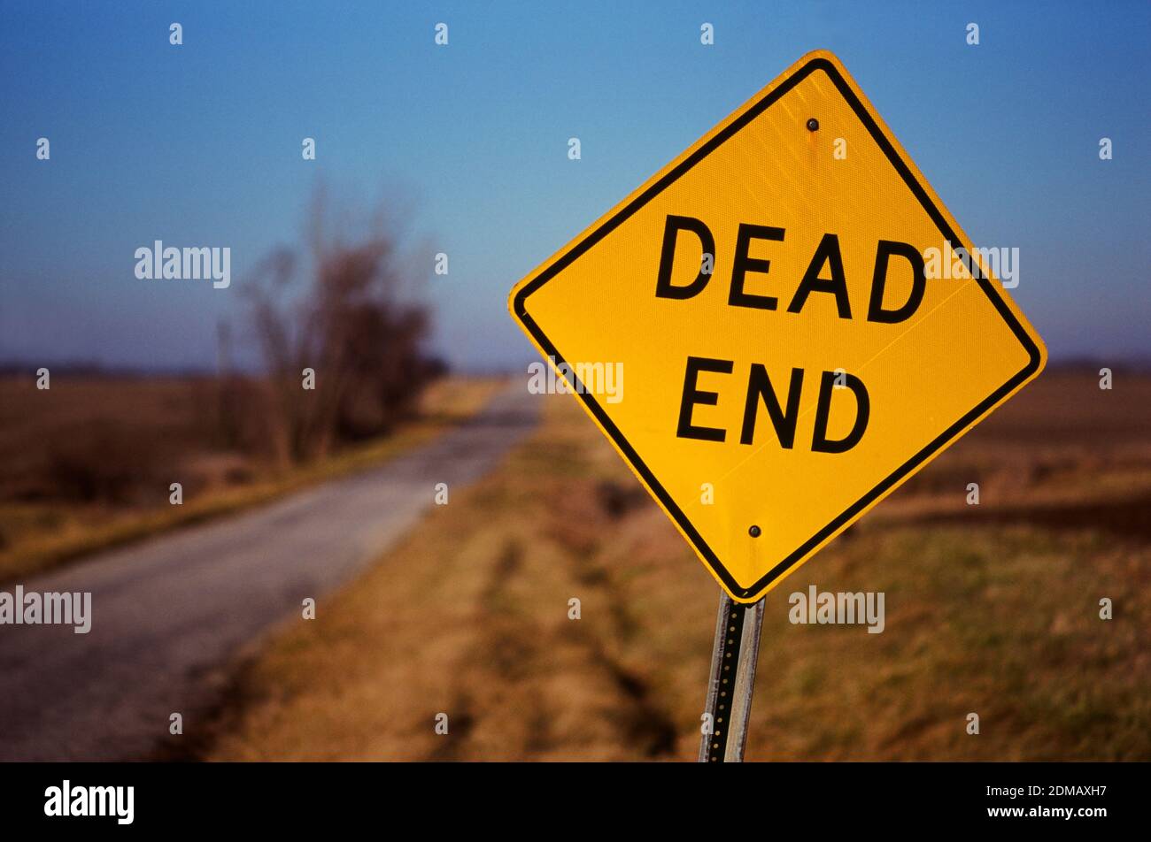 Sign of the end of a highway hi-res stock photography and images - Alamy