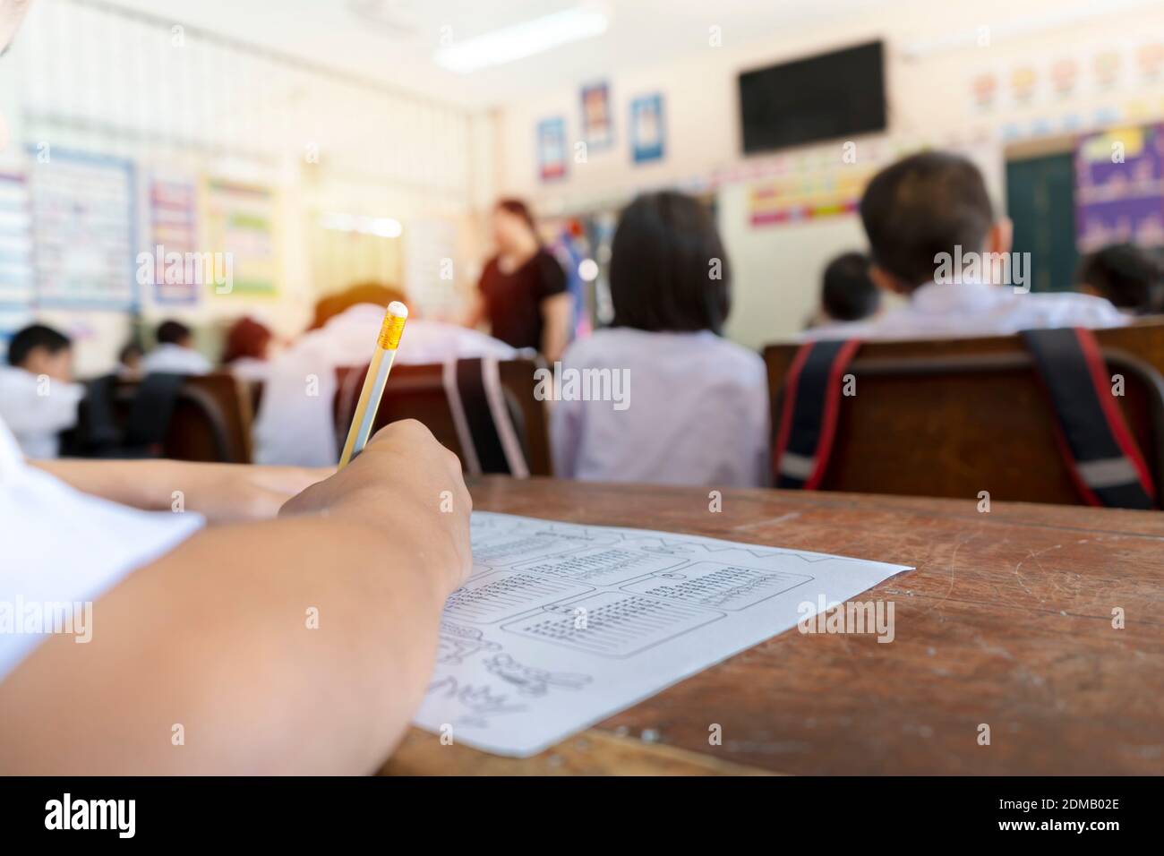 Classroom teachers problem solving hi-res stock photography and images ...