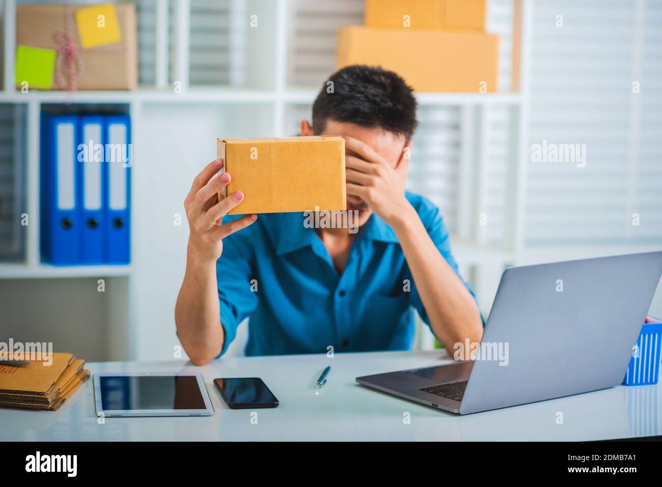 Stressed warehouse worker hi-res stock photography and images - Alamy