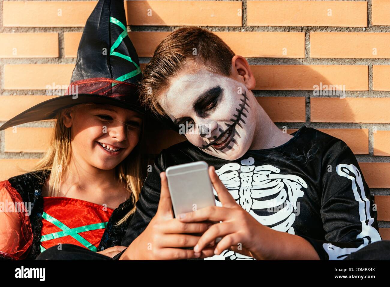 Kid and phone and halloween hi-res stock photography and images - Alamy
