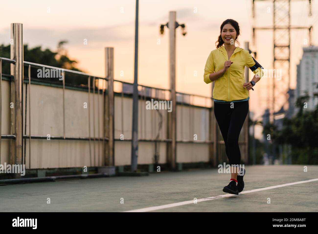 Lady running work out hi-res stock photography and images - Alamy