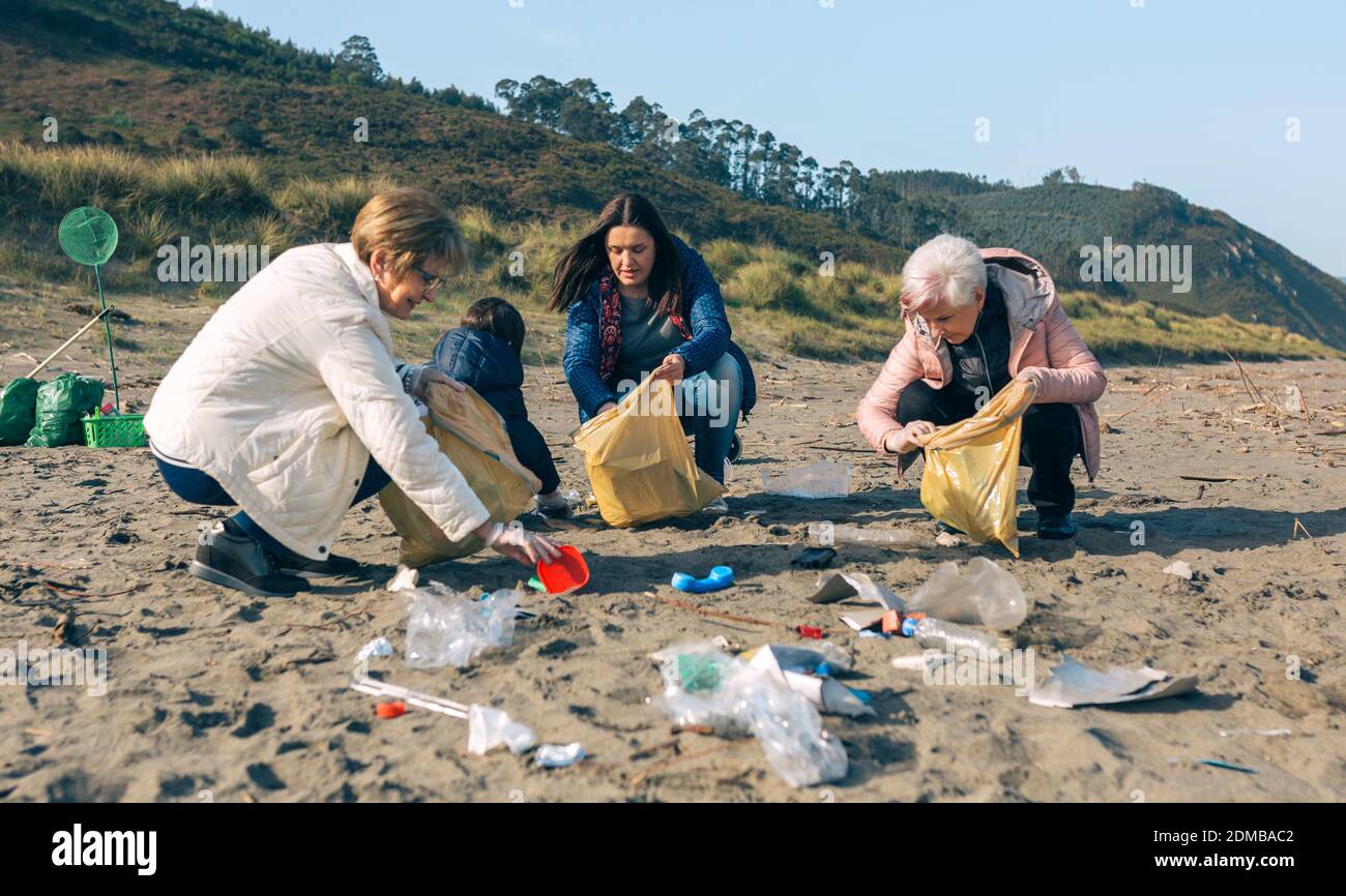 Litter picking tools hi-res stock photography and images - Alamy