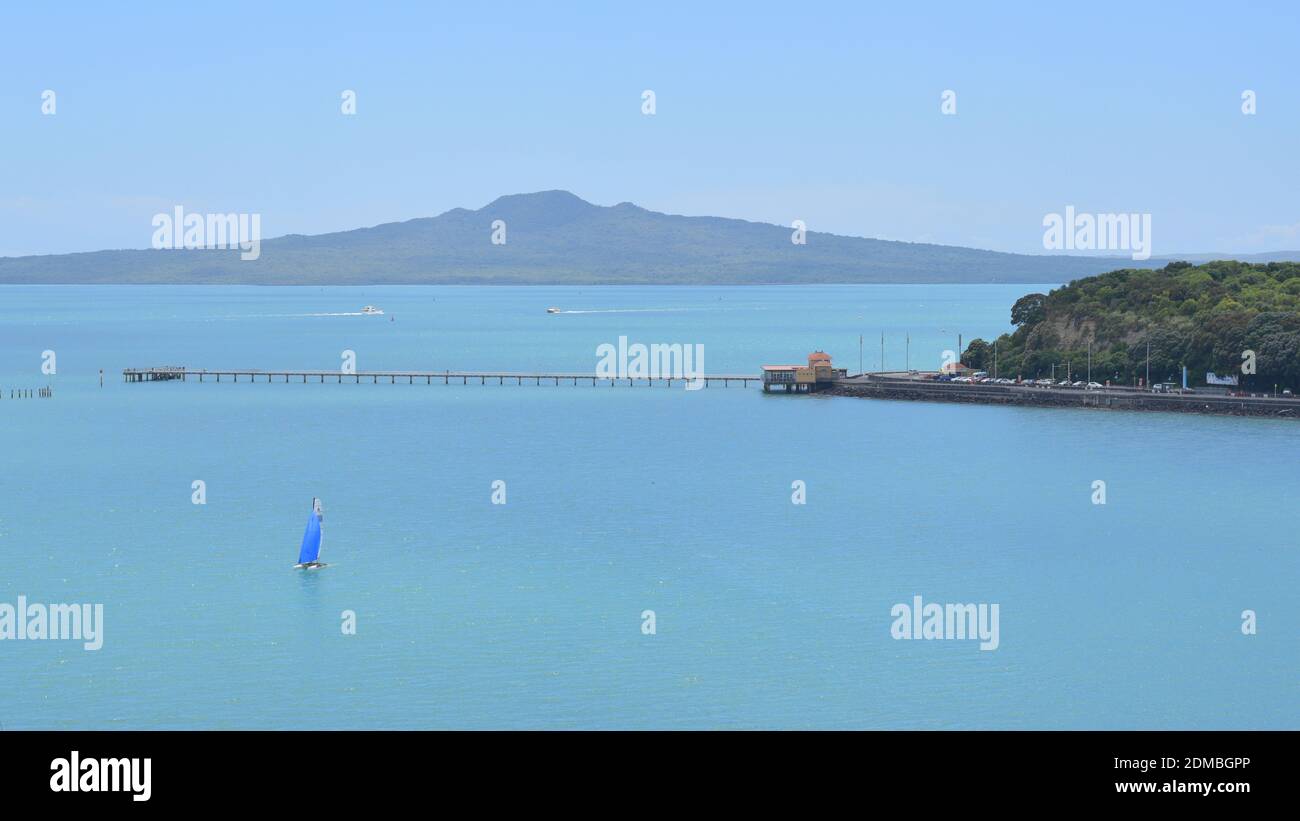 View of Okahu Bay Wharf and Sea View Bridge at Tamaki Drive with ...