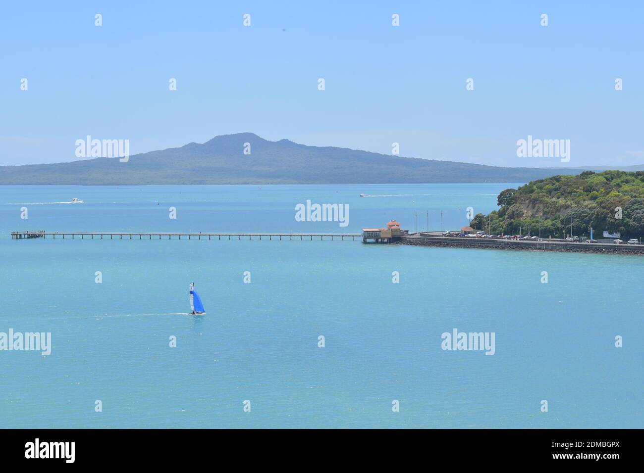 View of Okahu Bay Wharf and Sea View Bridge at Tamaki Drive with ...
