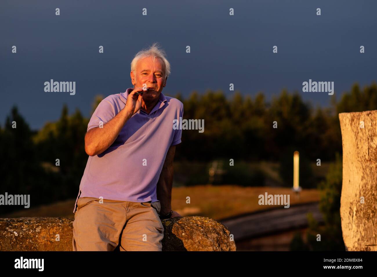 Vaping old man hi-res stock photography and images - Alamy