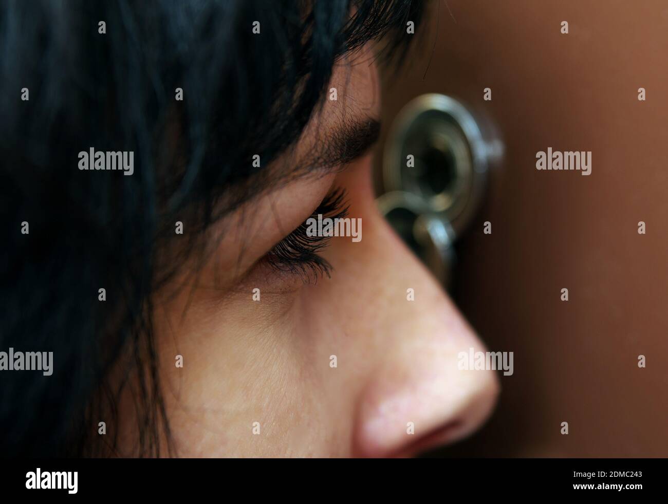 Woman door peephole hi-res stock photography and images - Alamy