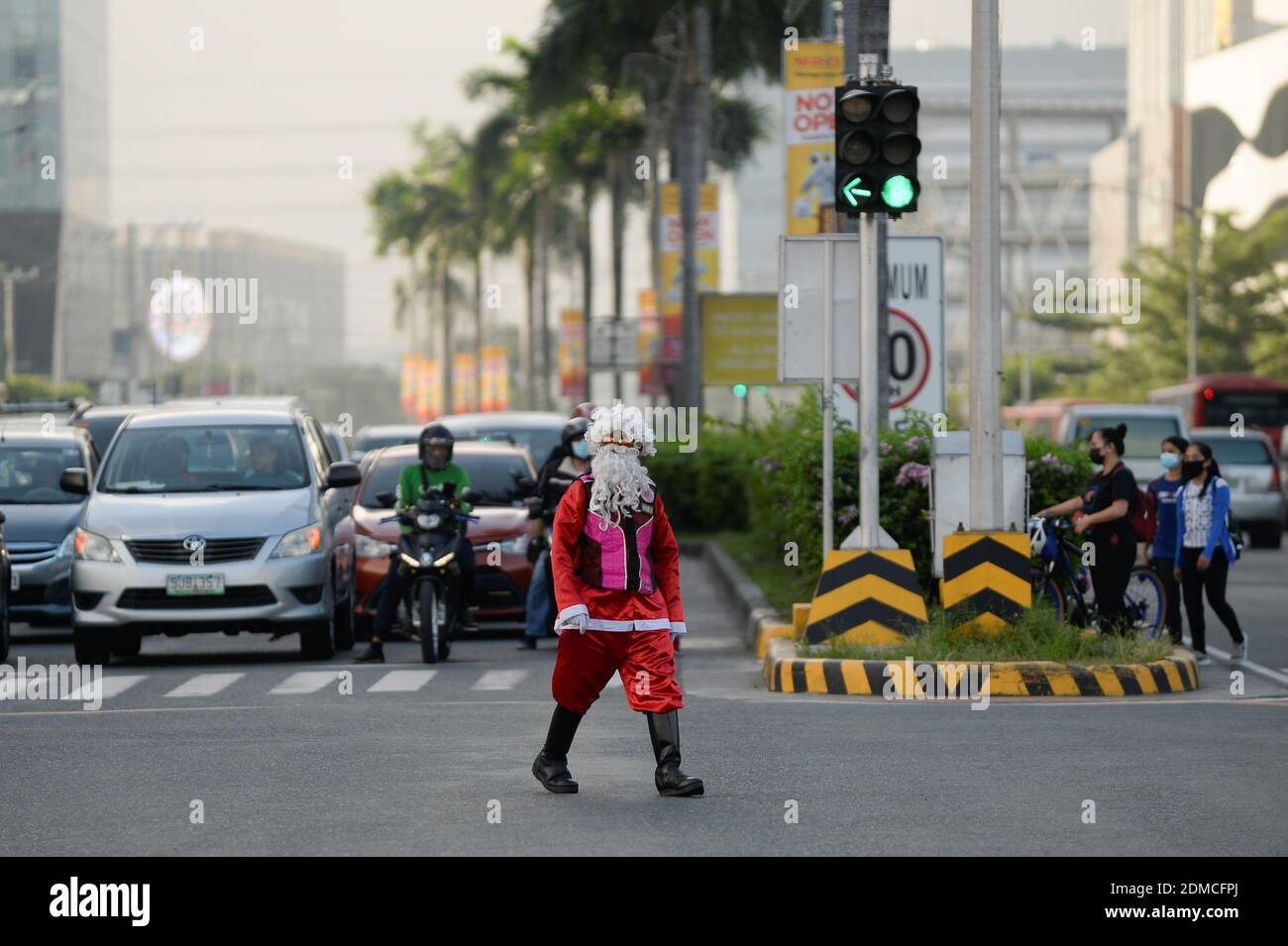 Traffic intersection city manila High Resolution Stock Photography and ...