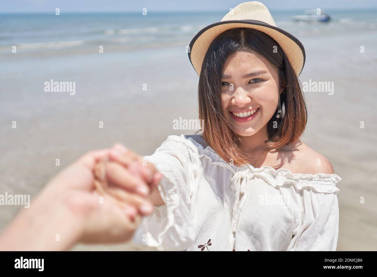 Man waering hat hi-res stock photography and images - Alamy