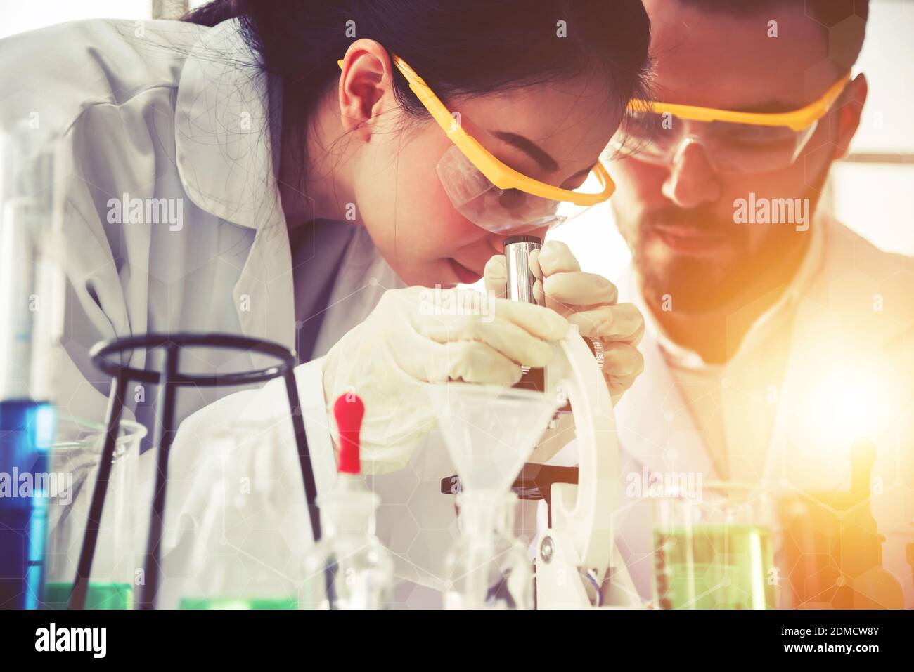Asia research scientists hi-res stock photography and images - Alamy
