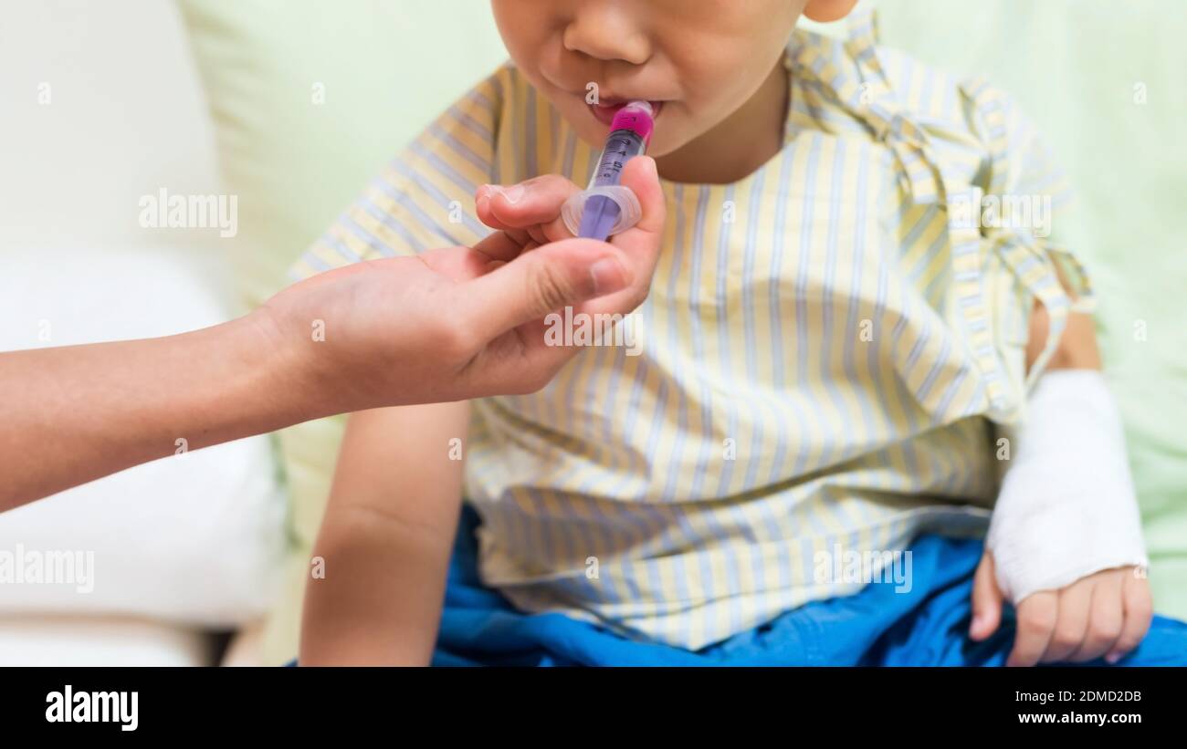 Child asthma nurse hi-res stock photography and images - Alamy
