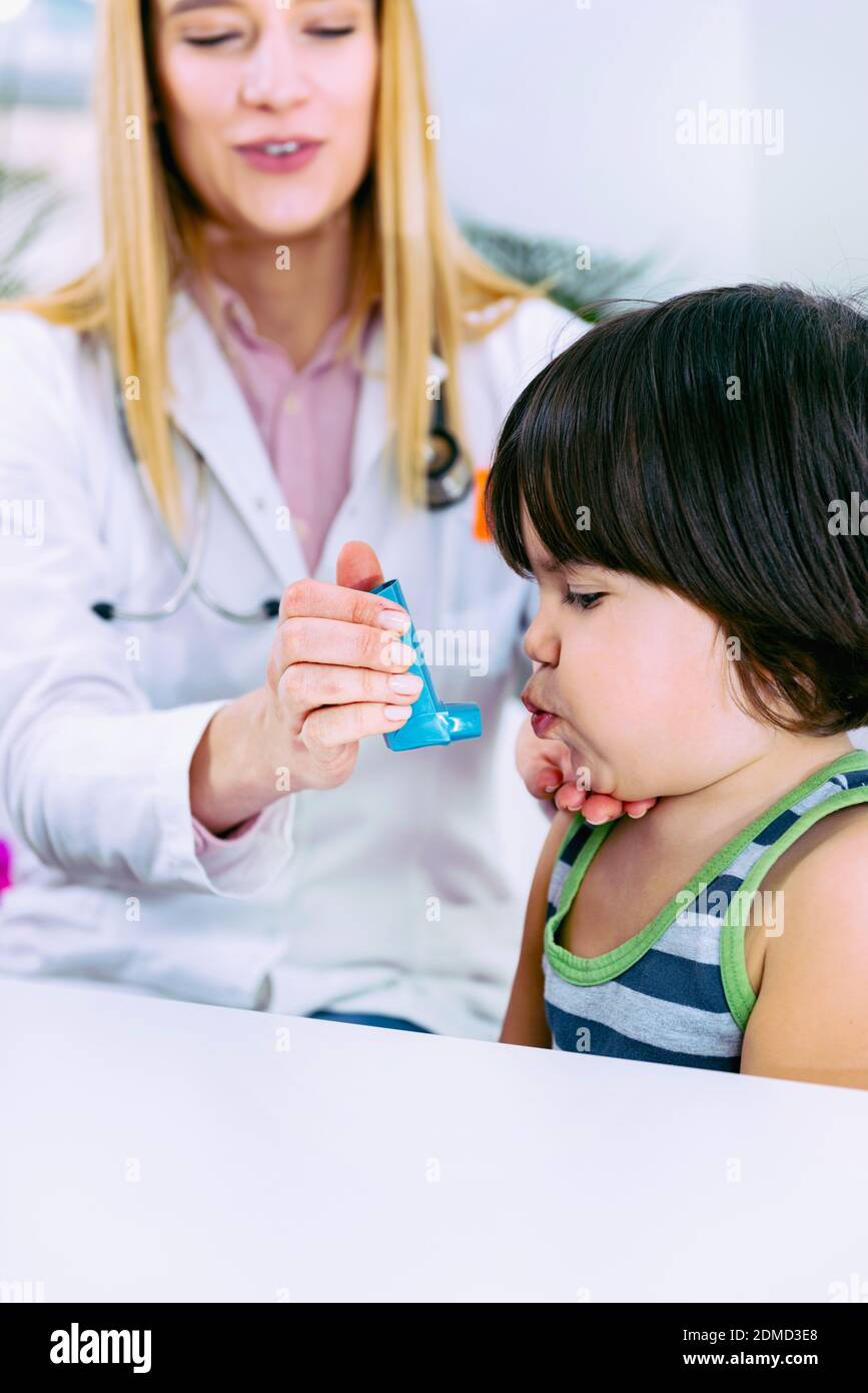 Pediatric asthma hi-res stock photography and images - Alamy