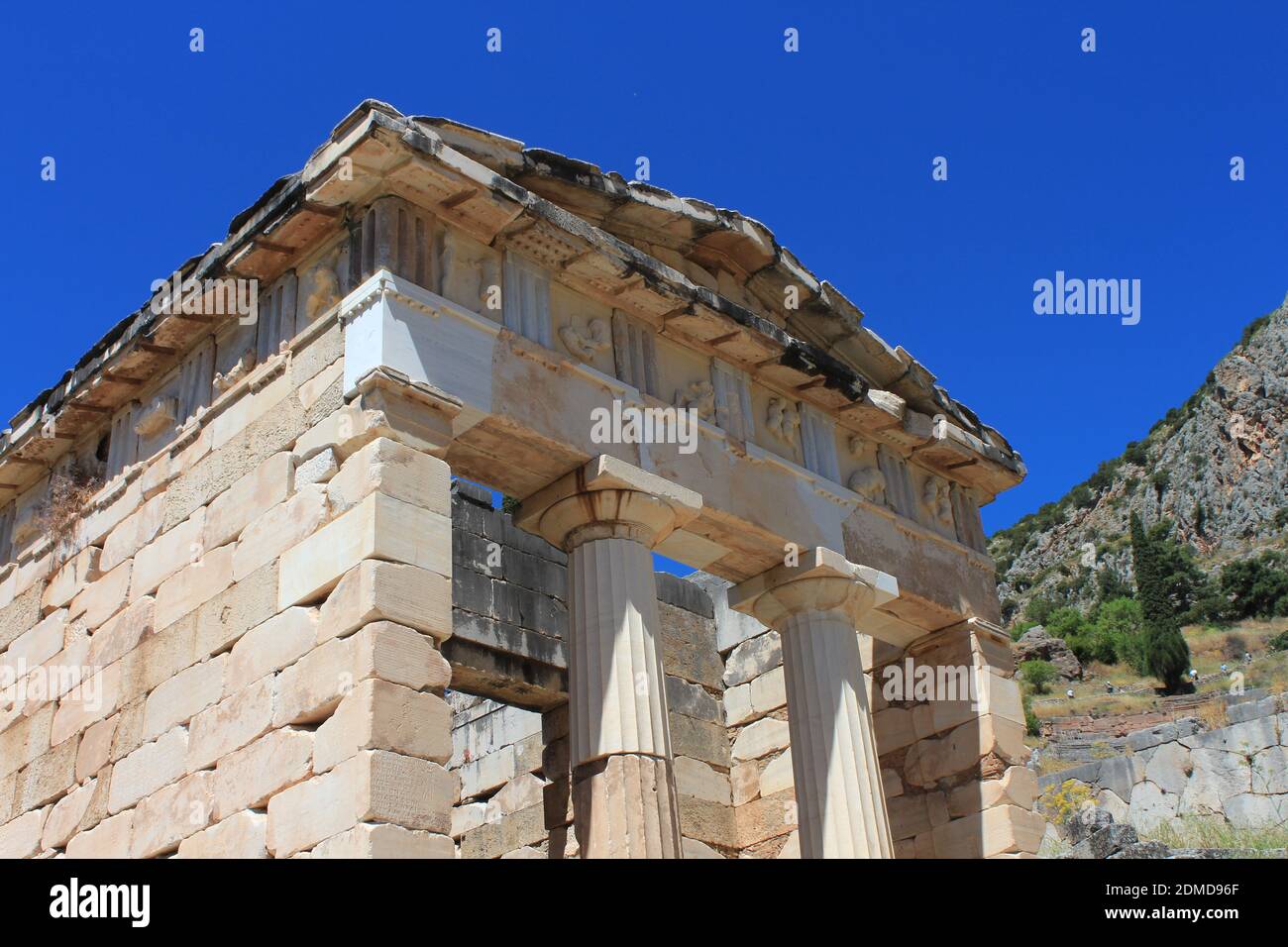 Delphes temple hi-res stock photography and images - Alamy